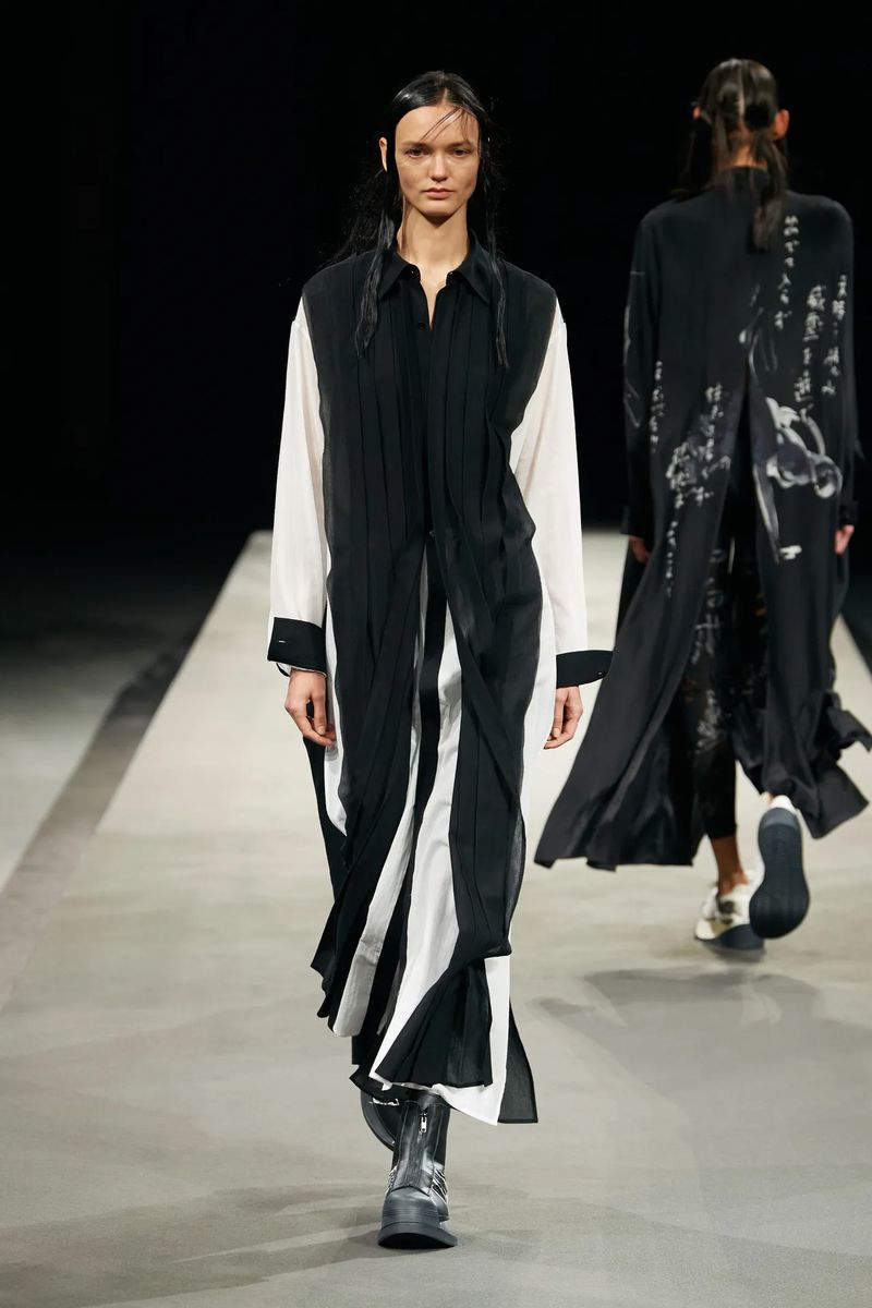 Yohji Yamamoto S/S 23 Show (Yohji Yamamoto)
