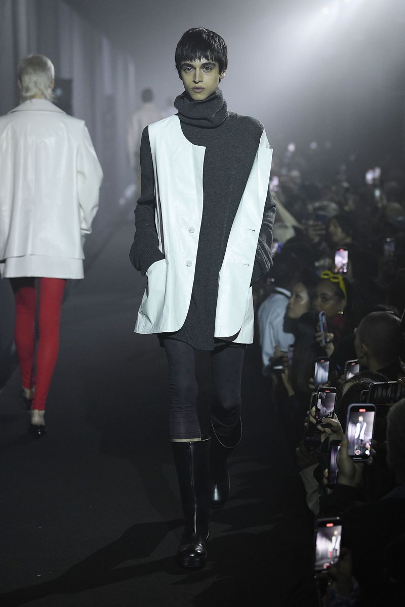 Raf Simons S/S 23 Show (Raf Simons)