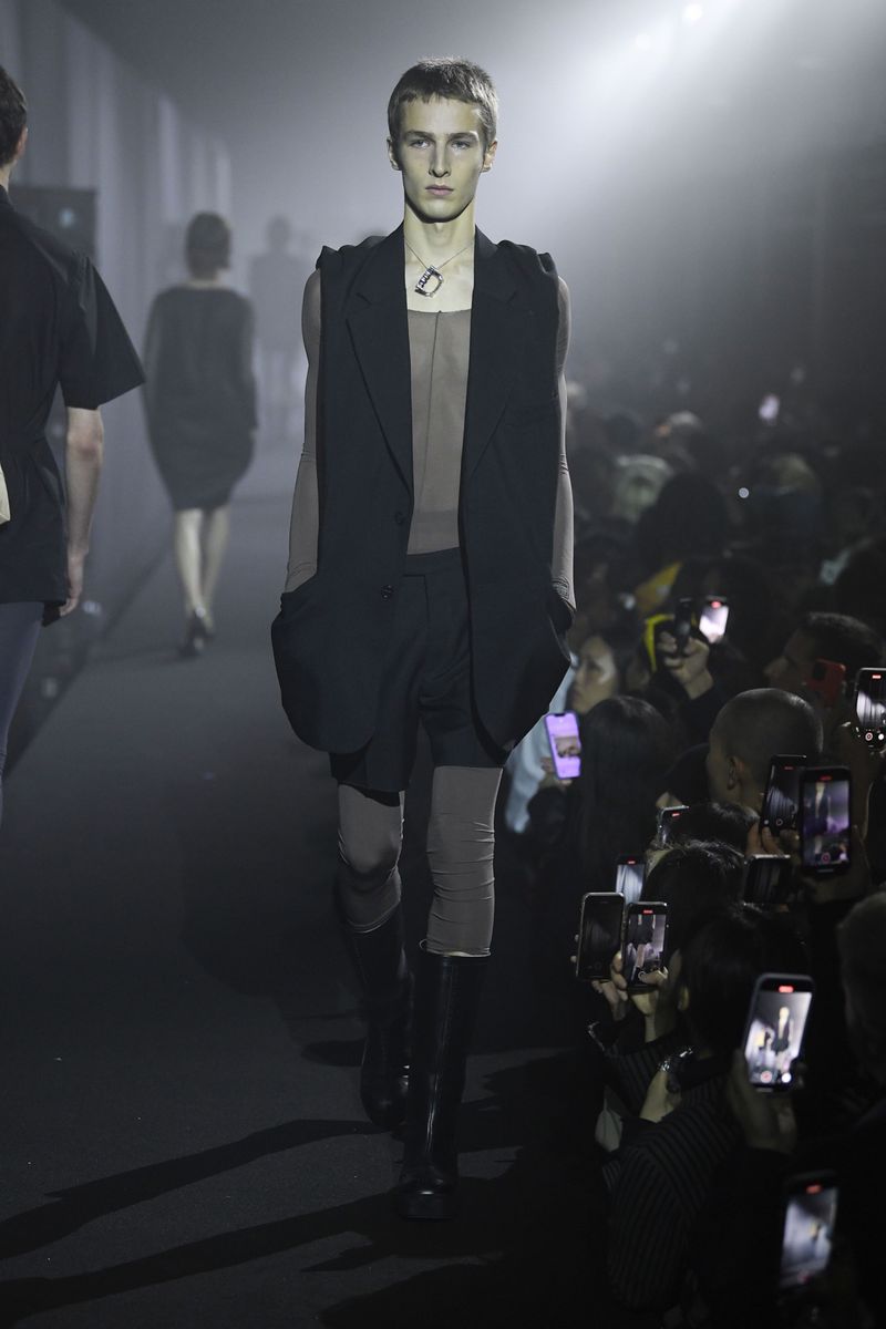 Raf Simons S/S 23 Show (Raf Simons)