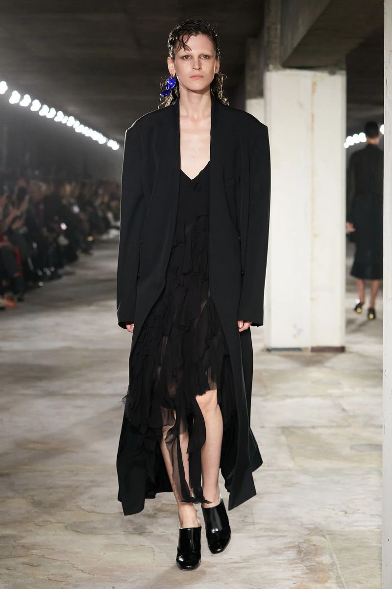 Dries Van Noten S/S 23 Show (Dries Van Noten)