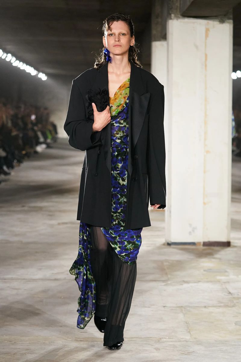 Dries Van Noten S/S 23 Show (Dries Van Noten)