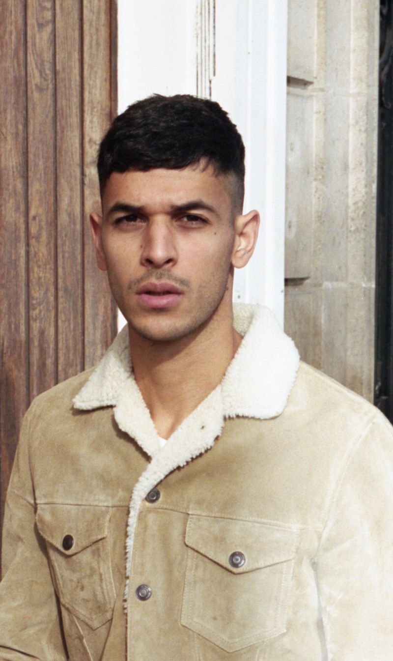 Le mannequin Ali Latif évoque son adolescence avec "La mauvaise ...