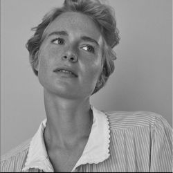 Laura Stoloff - Fashion Editor/Stylist Profile - Photos & latest news
