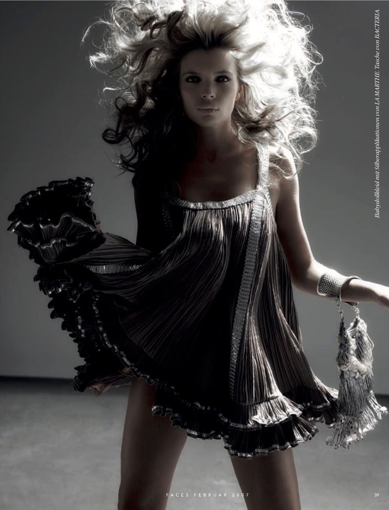 Hola Esther (Various Editorials)