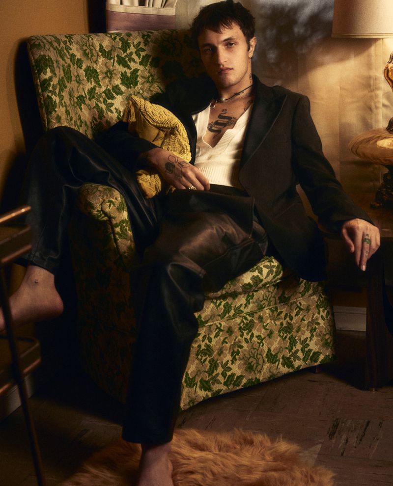 Living the moment with Anwar Hadid (Vogue Turkey)