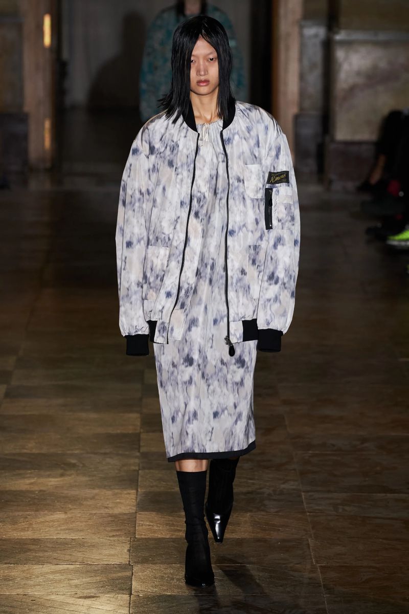 Raf Simons S/S 22 Show (Raf Simons)