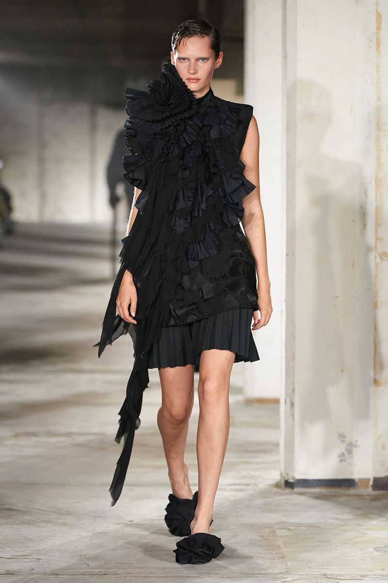 Dries Van Noten S/S 23 Show (Dries Van Noten)
