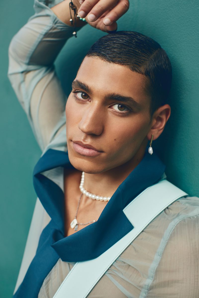 An Afternoon In Kensington (Lewis Magazine)