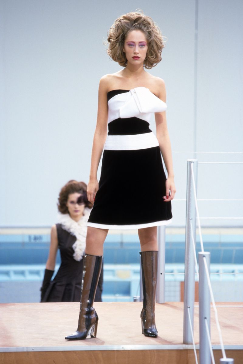 Chanel Fall 2000 Couture Show (Chanel)