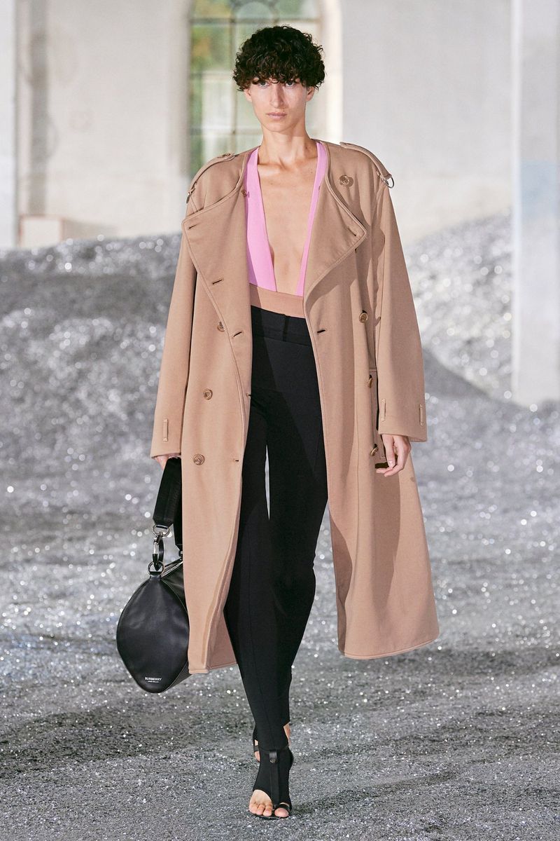 Burberry S/S 22 Presentation (Burberry)
