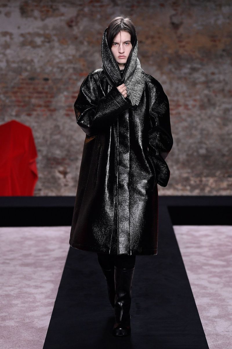 Raf Simons F/W 22 Show Antwerp (Raf Simons)