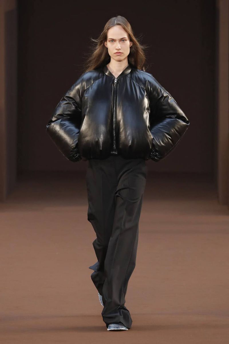 Loewe F/W 22 Show (Loewe)
