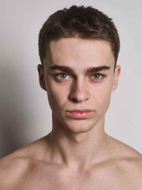 Timo Pool - Model - detail by people