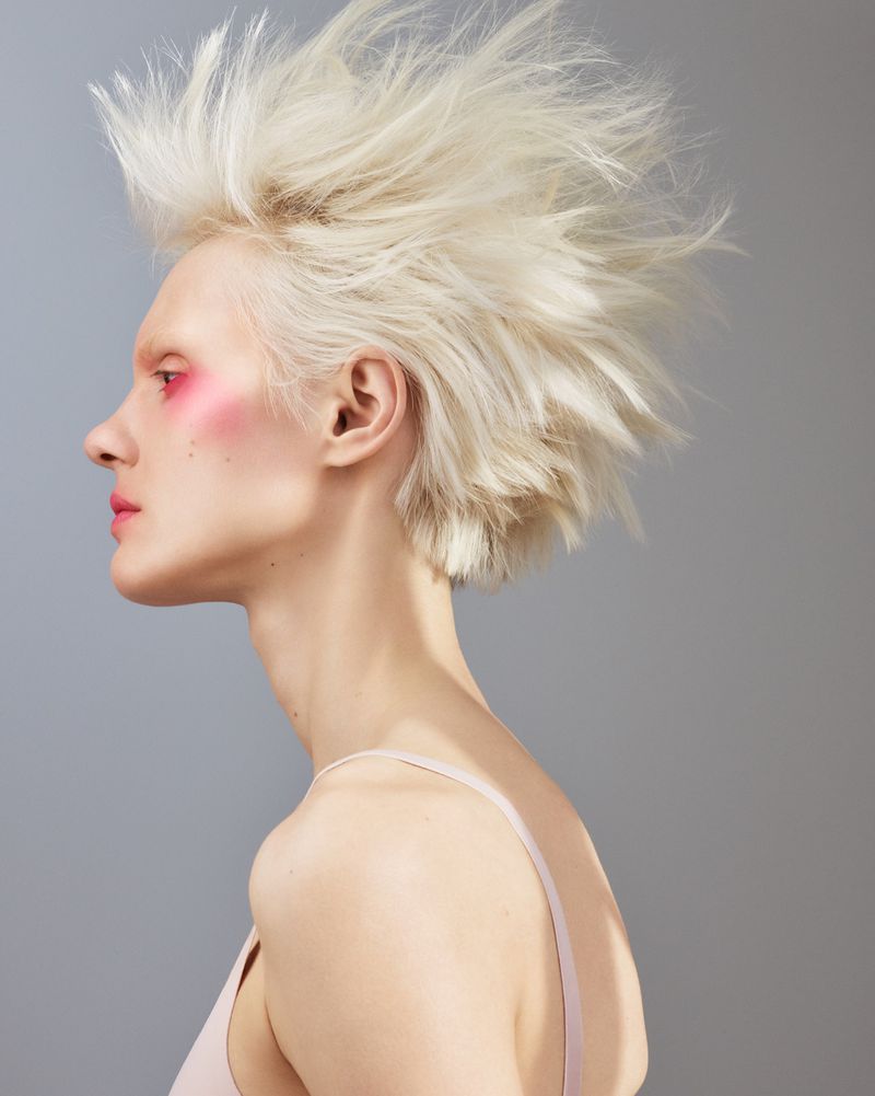Nora Vai (Portrait)