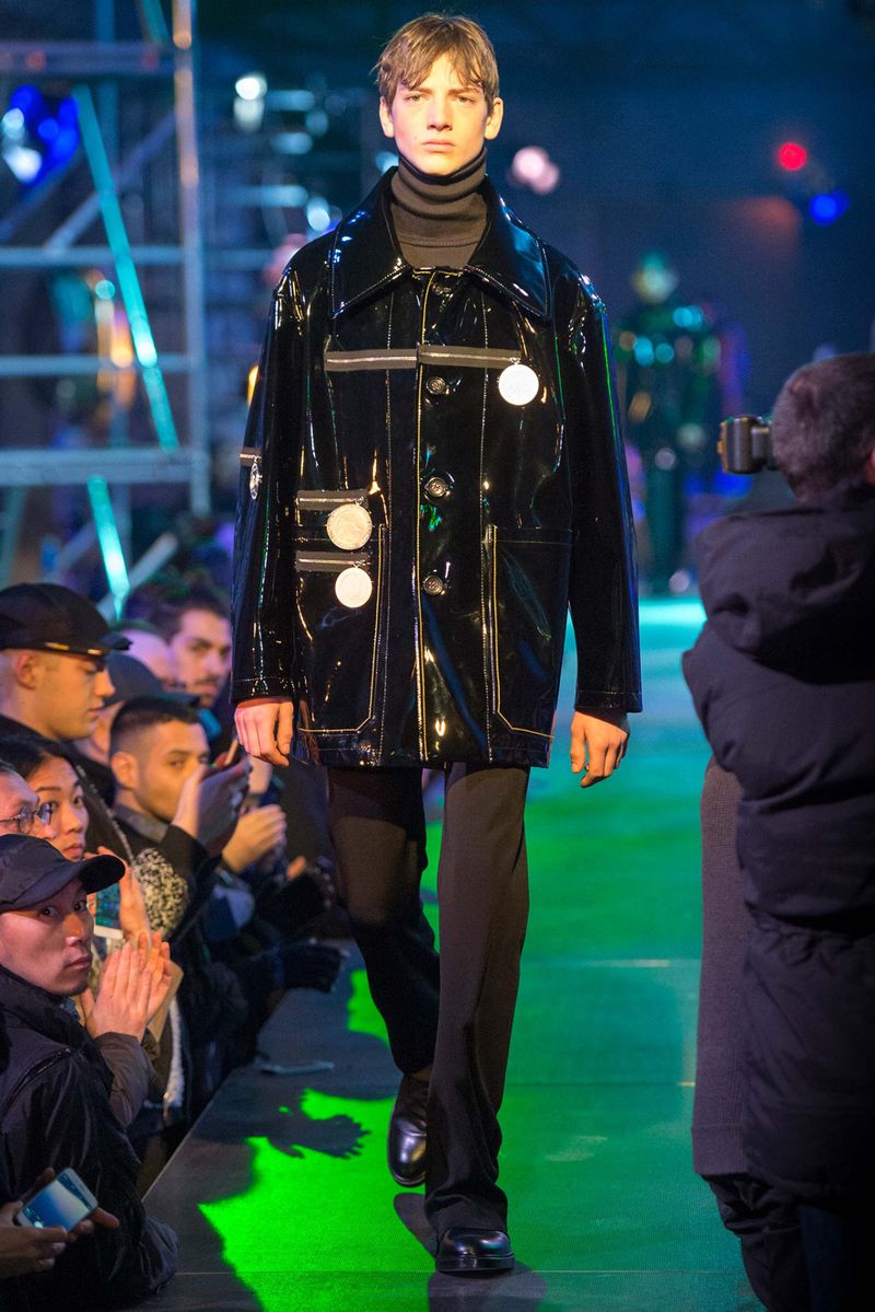 Raf Simons F/W 15 Show (Raf Simons)