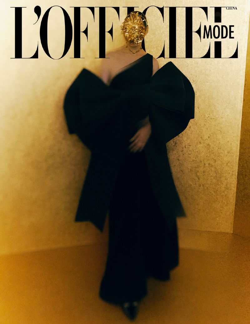 Black gold (L'Officiel China)