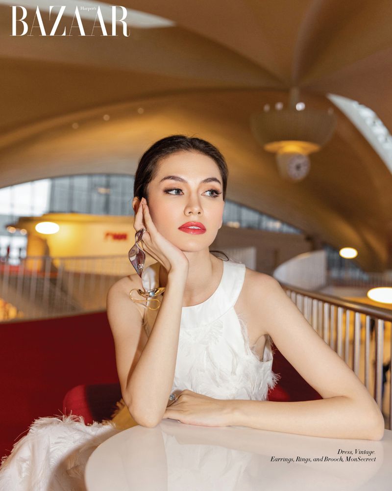 Alice Zulmira combines traditional Eastern elements and Western ...