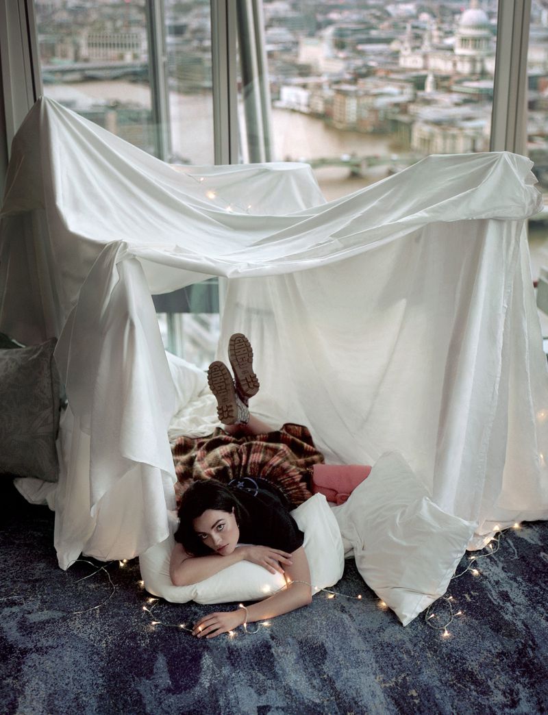 Emma Mackey (Wonderland Magazine)