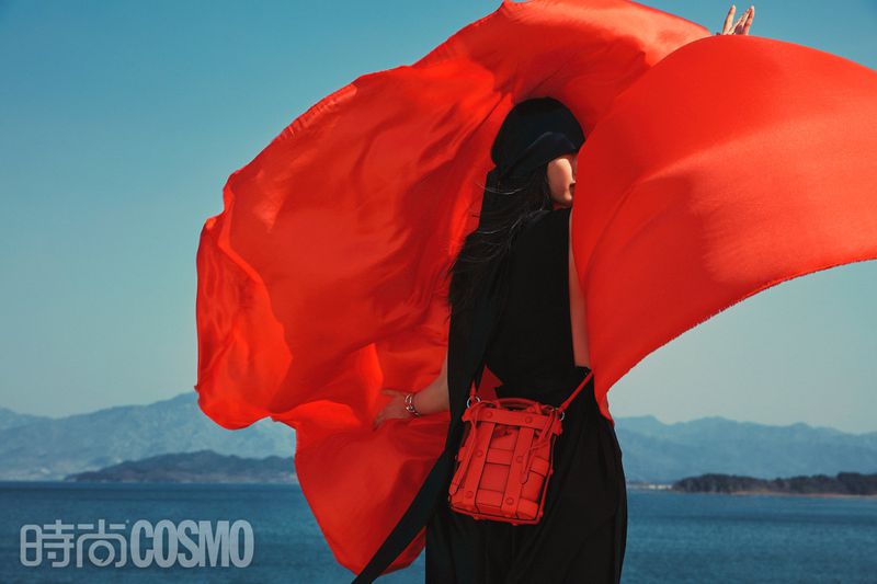 Photographed by Li Xiao (Cosmopolitan China)