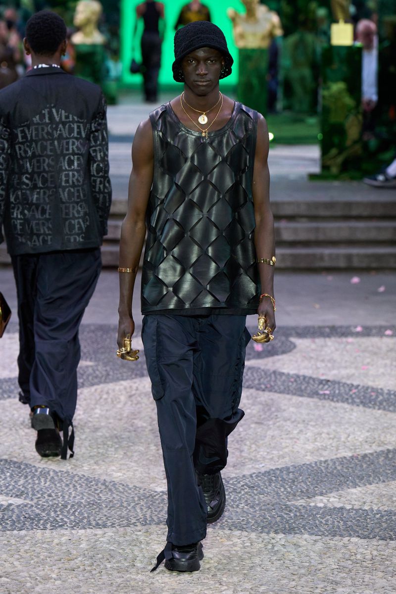 Versace S/S 23 Men's Show (Versace)