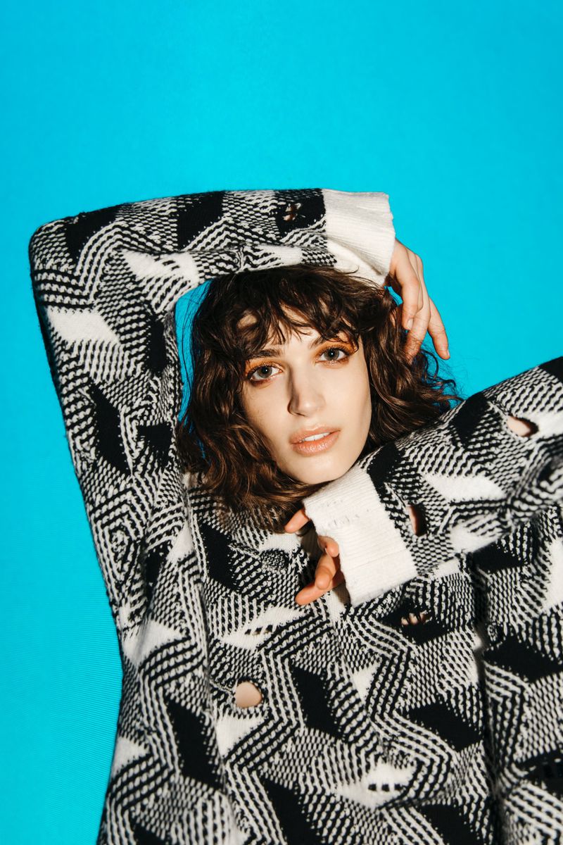 Tra moda e cinema, il ritratto di Greta Ferro (L'Officiel Italia)