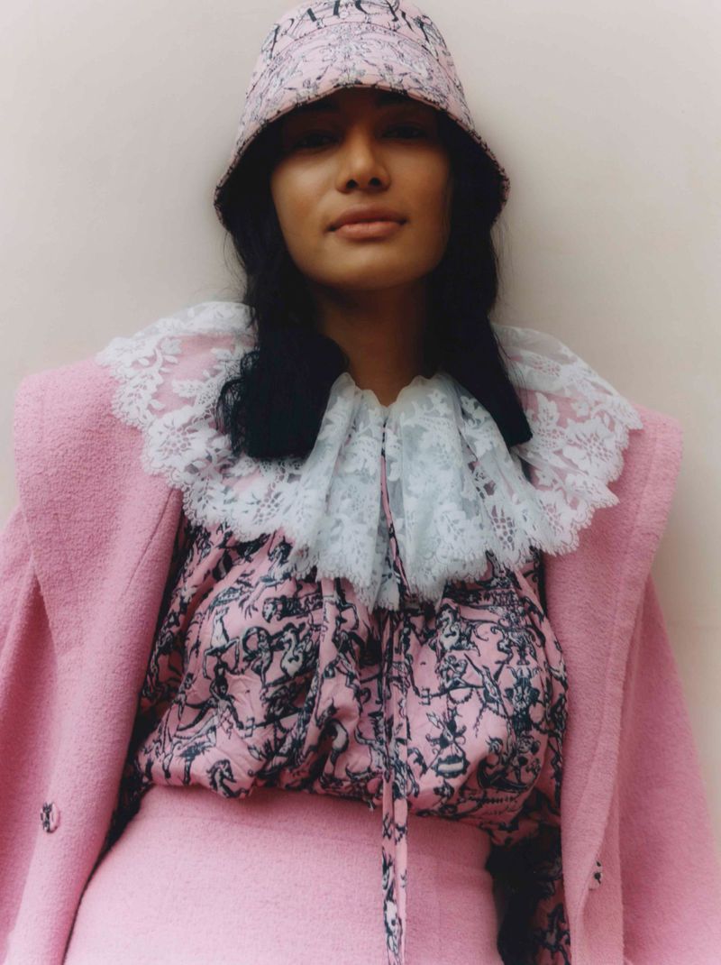 Peaceful Woman (Violet Book)