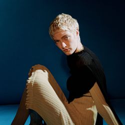 London Scully - Model Profile - Photos & latest news