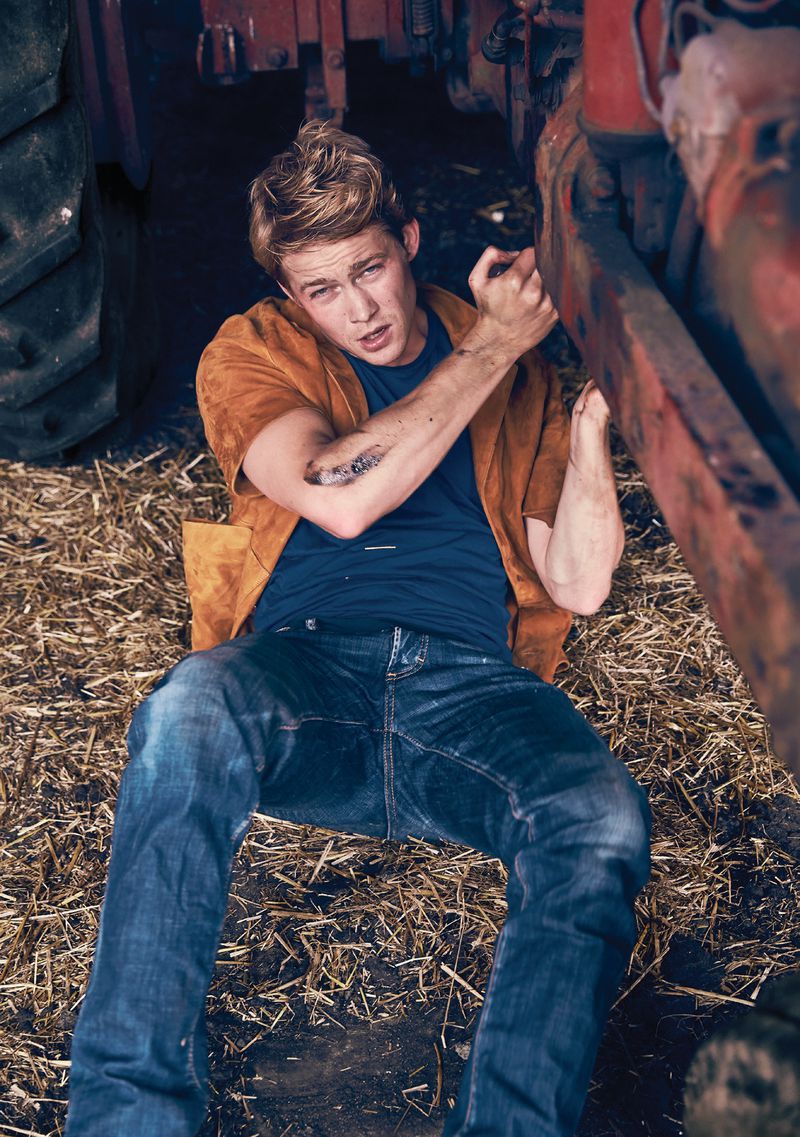 Joe Alwyn (Esquire U.S.)