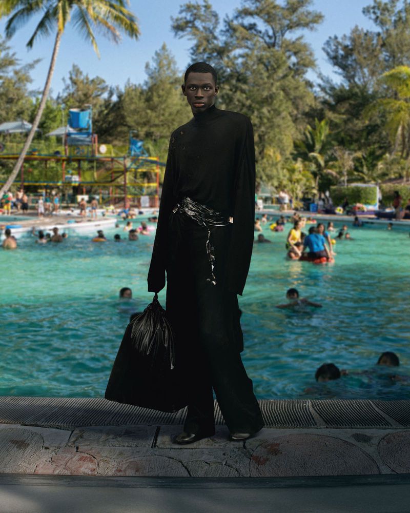 Balenciaga Winter 2022 Campaign (Balenciaga)