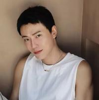 Junqi Fan - Fashion Editor/Stylist Profile - Photos & latest news