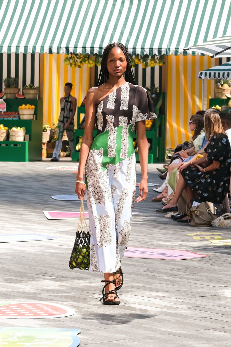 Lela Rose S/S 23 Show (Lela Rose)