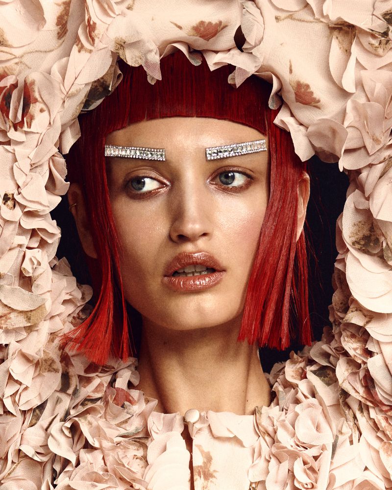 АКТ ПЕРВЫЙ: ИГРА В ПРЯТКИ (L'Officiel Russia)