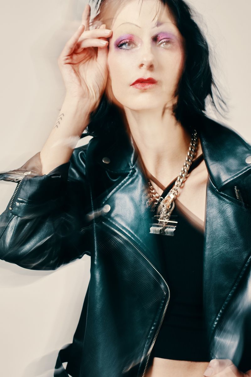 Pains (Portrait)