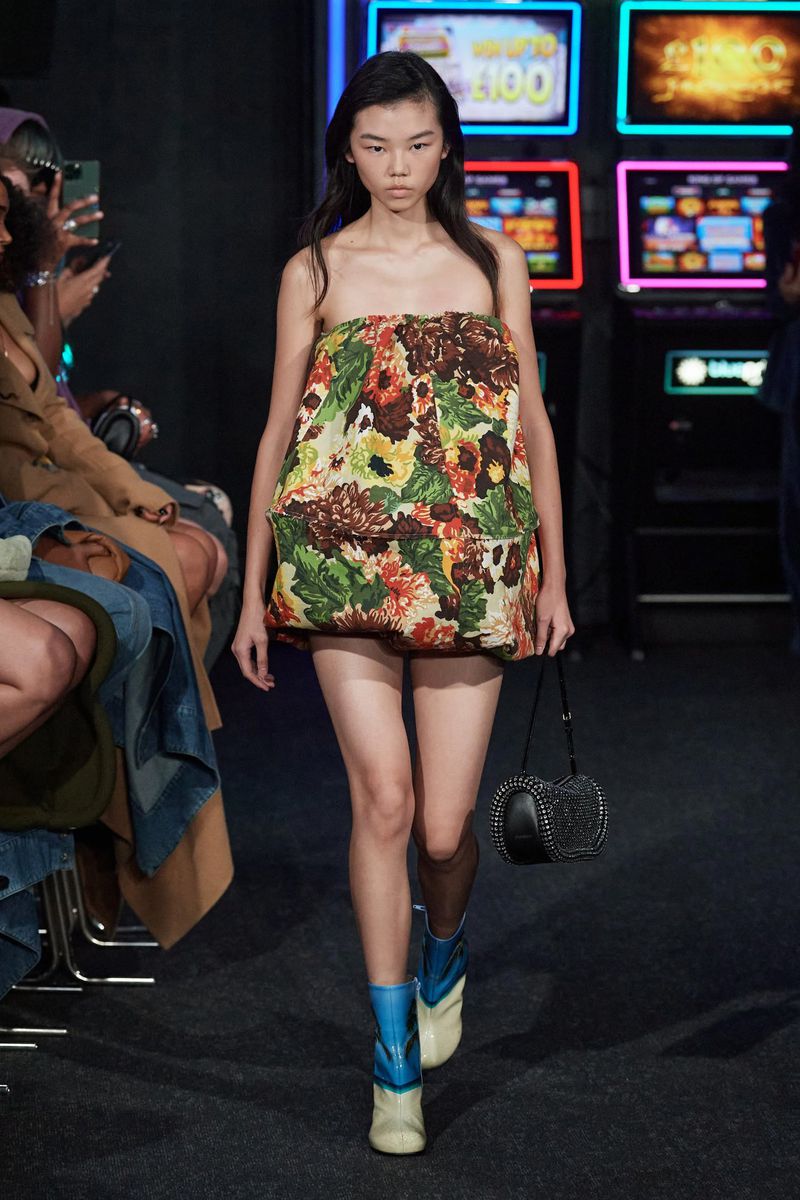 J.W. Anderson S/S 23 Show (J.W. Anderson)