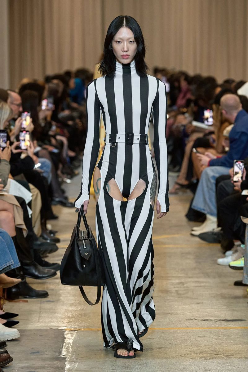 Burberry S/S 23 Show (Burberry)