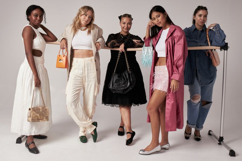 How To Style Flats In 2022, Because The Ballet Trend Is Back On Pointe ...