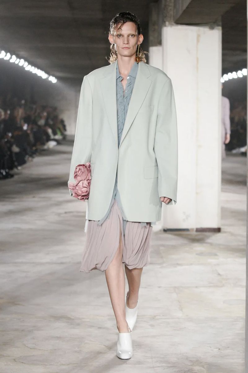 Dries Van Noten S/S 23 Show (Dries Van Noten)
