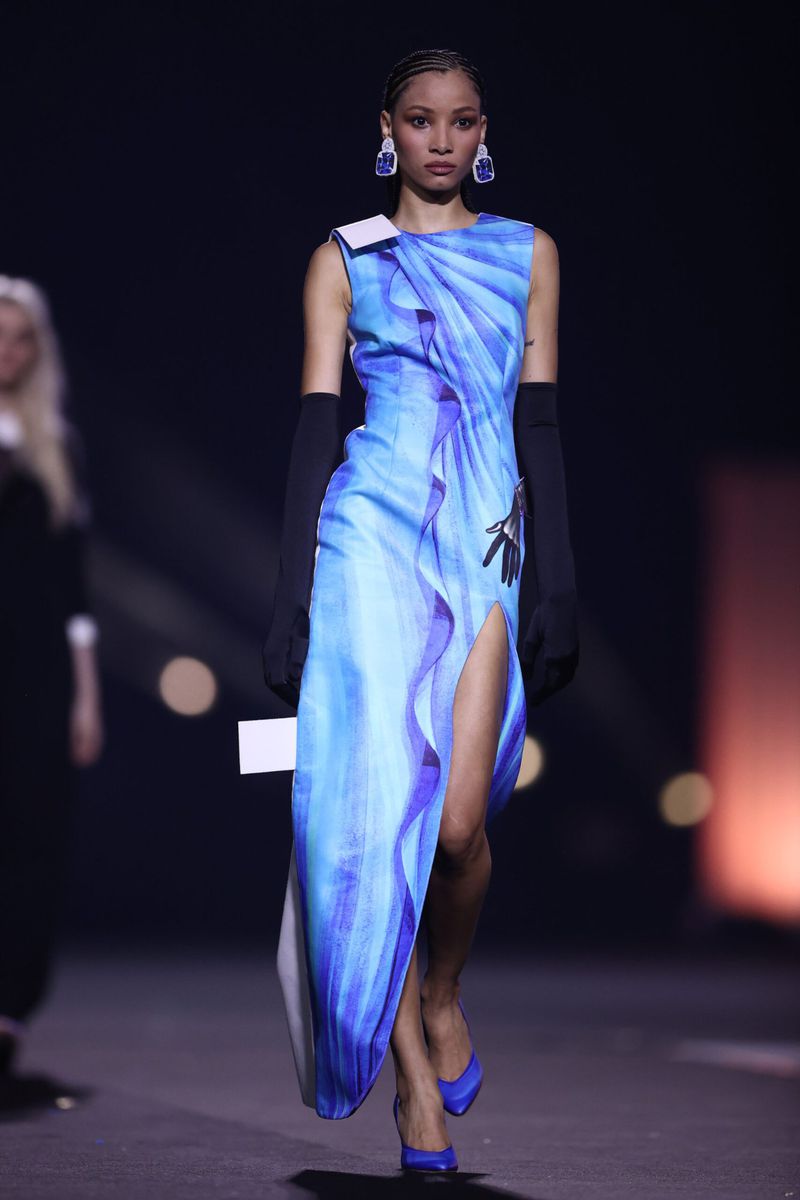 QATAR FASHION UNITED by CR RUNWAY (CR Fashion Book)