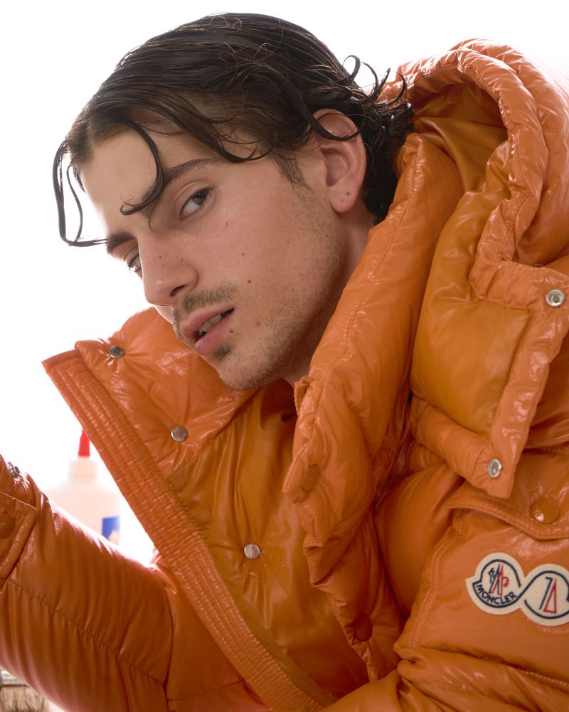 A TRIP INTO THE AVANT-GARDE WITH AN ADDICTIVELY EXPERIMENTAL FEATURING ...