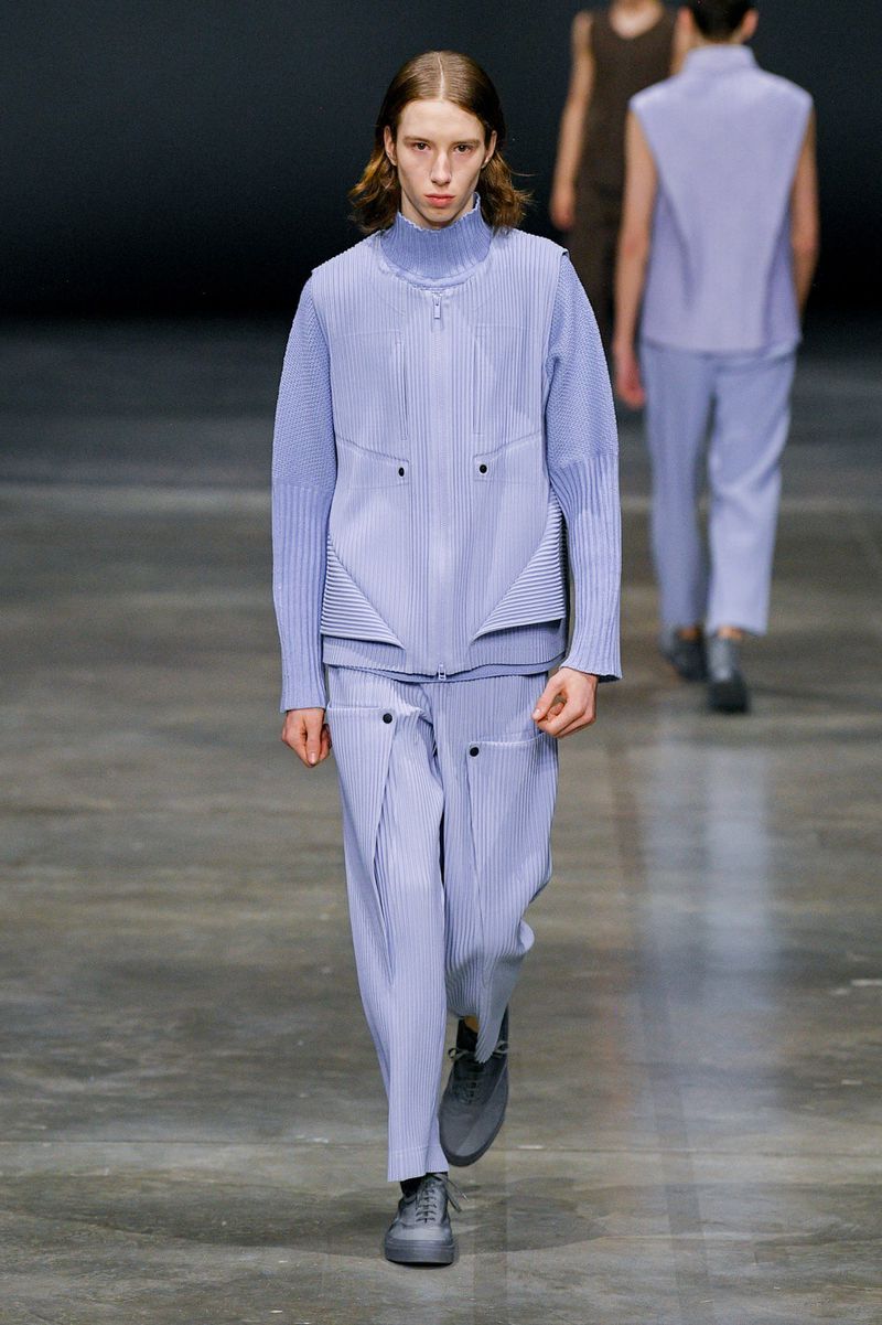 Homme Plissé Issey Miyake F/W 23 Show (Issey Miyake)