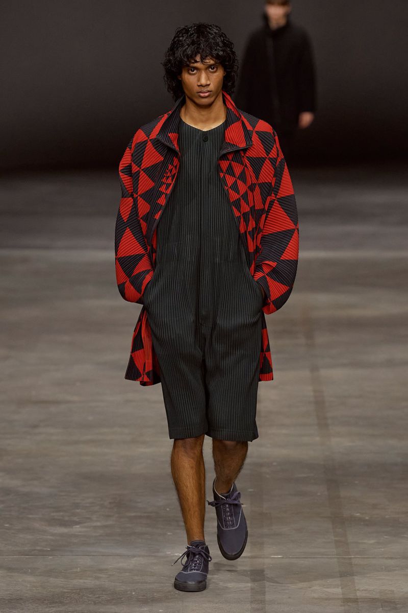 Homme Plissé Issey Miyake F/W 23 Show (Issey Miyake)