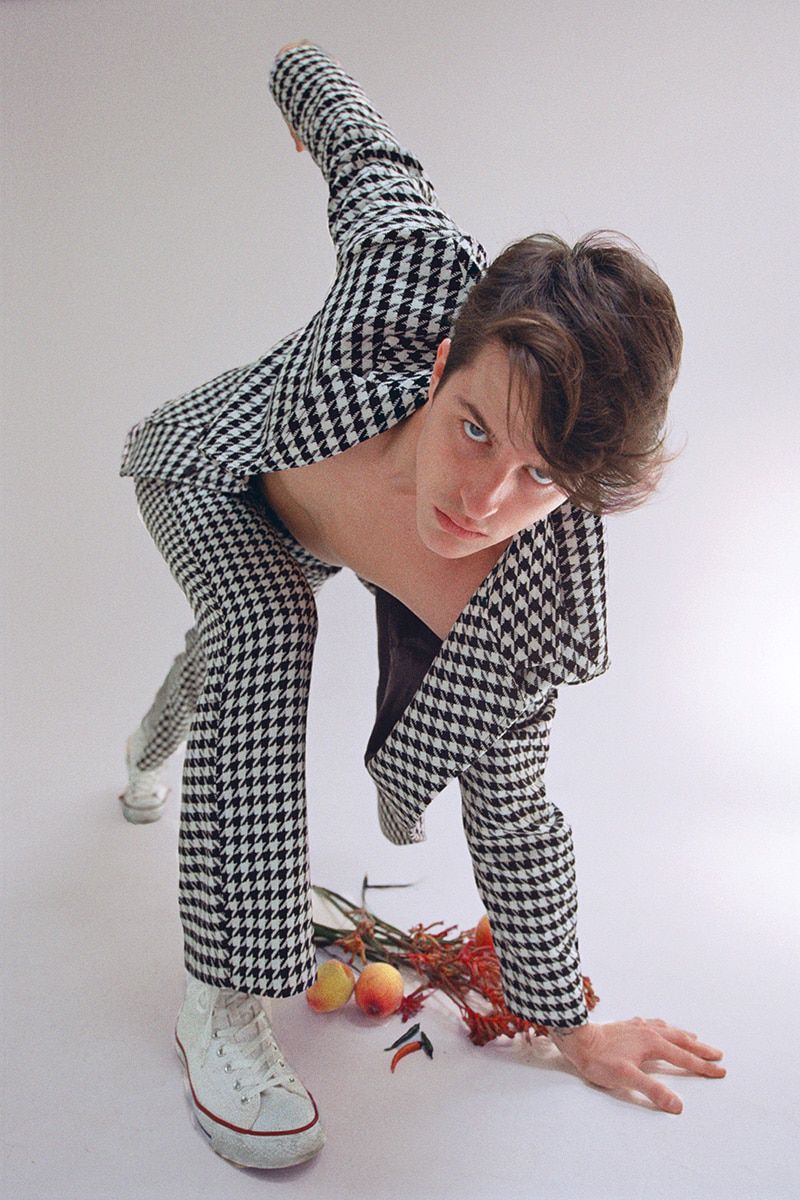 Flowers in December - by Diego Hernández (Fucking Young)