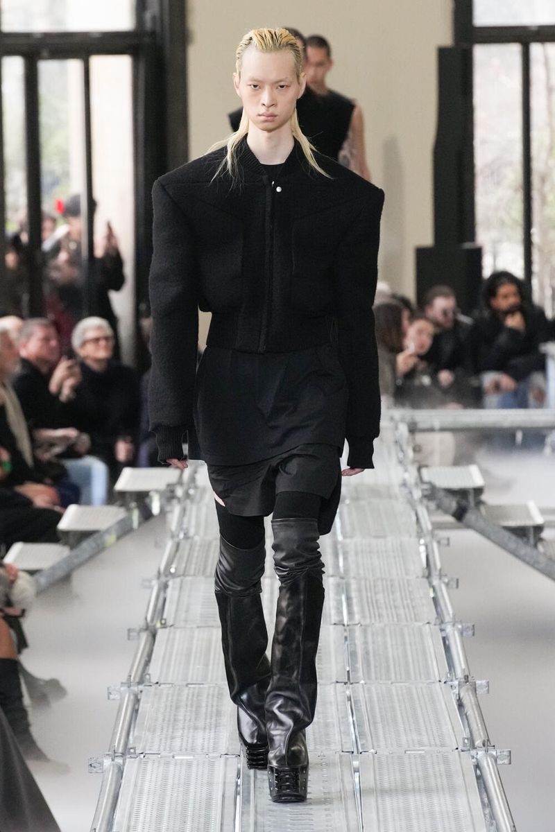 Rick Owens F/W 23 Men's Show (Rick Owens)