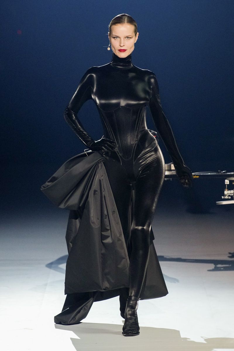 Mugler F/W 23 Show (Mugler)