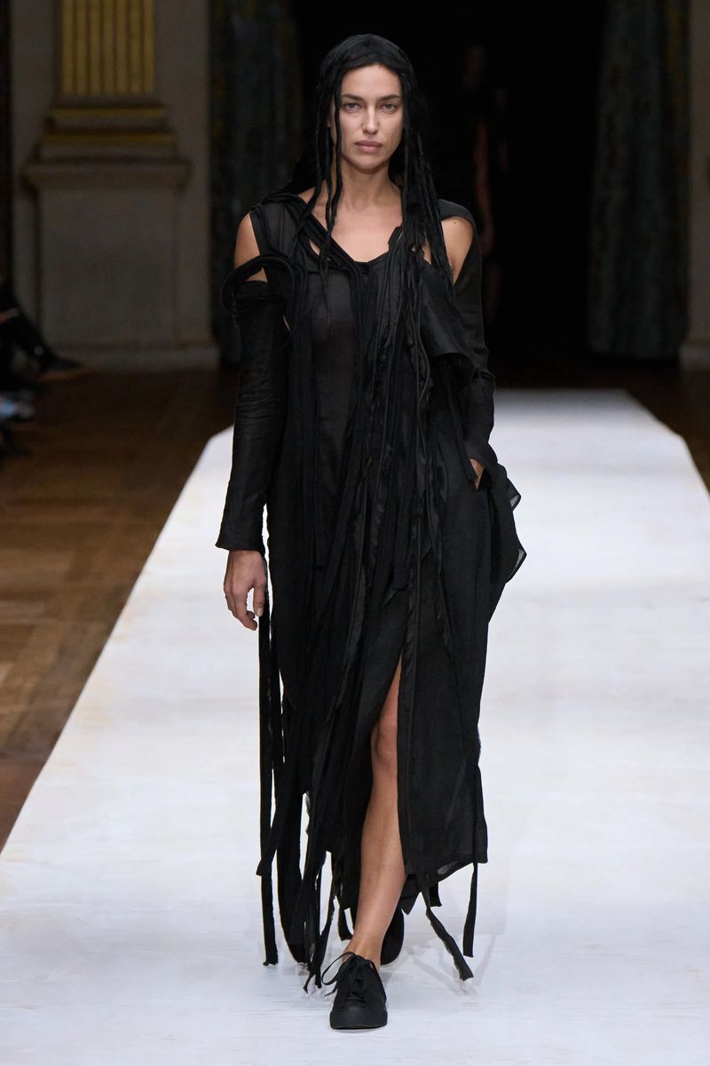 Yohji Yamamoto S/S 24 Show (Yohji Yamamoto)