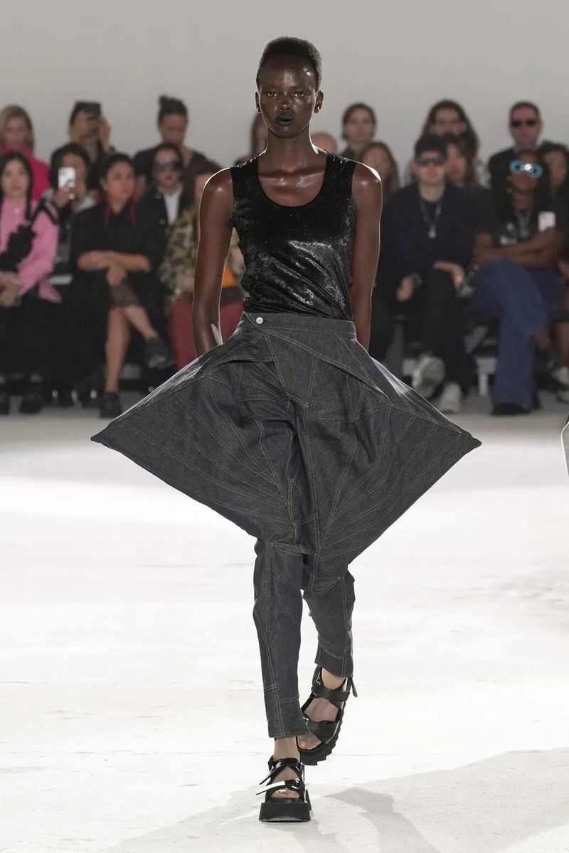 Junya Watanabe S/S 24 Show (Junya Watanabe)