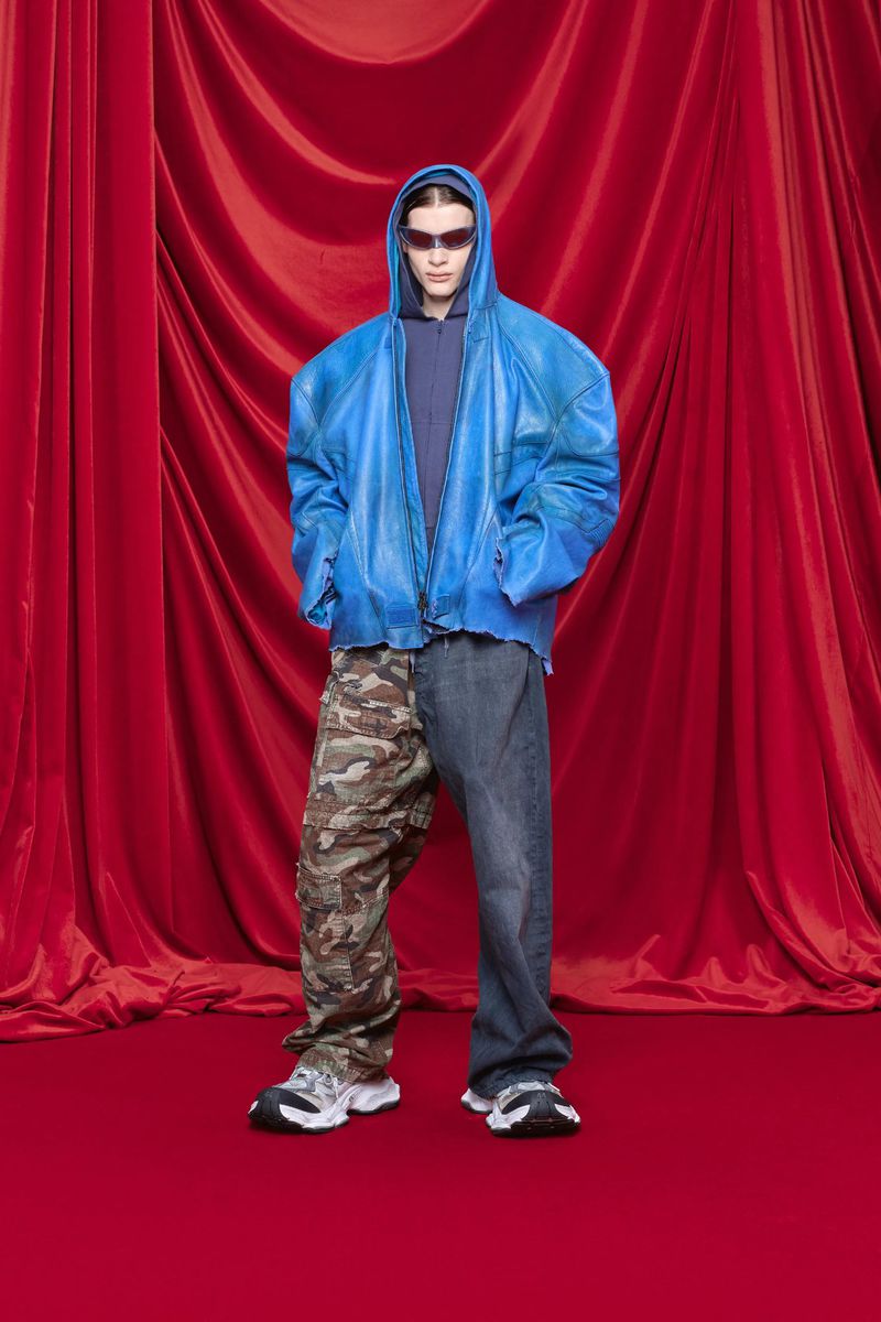 Balenciaga S/S 24 Show (Balenciaga)