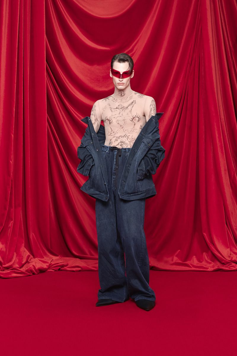 Balenciaga S/S 24 Show (Balenciaga)