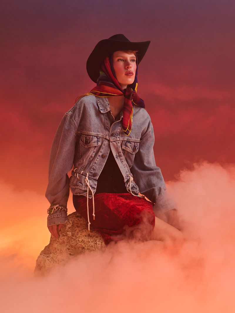 Apocalypse Romantique (Latest Magazine)