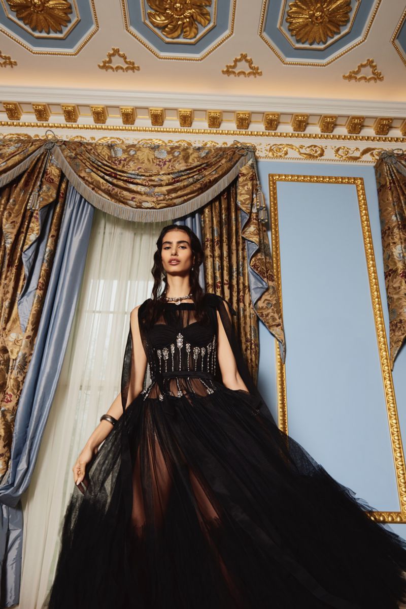 Kings and Queens: the rise of Royalcore makeup by Lesley Edith (Vogue ...